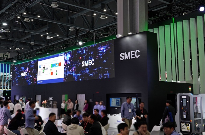 [포토&영상] 반도체 특화 공작기계와 로봇 자동화는 SMEC